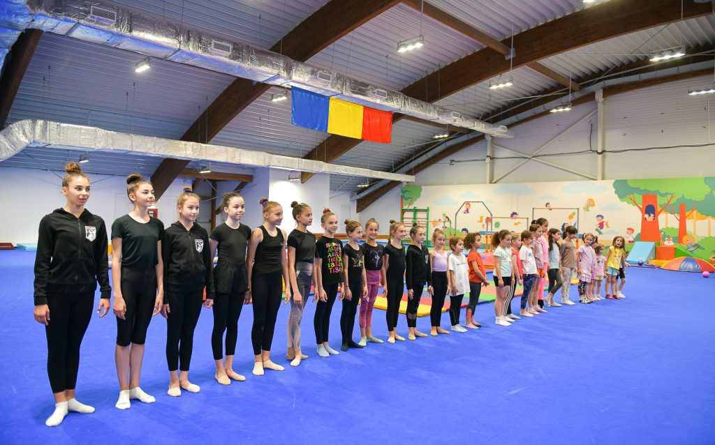 Schimb de experiență inedit: patinaj – gimnastică ritmică pentru copii ...